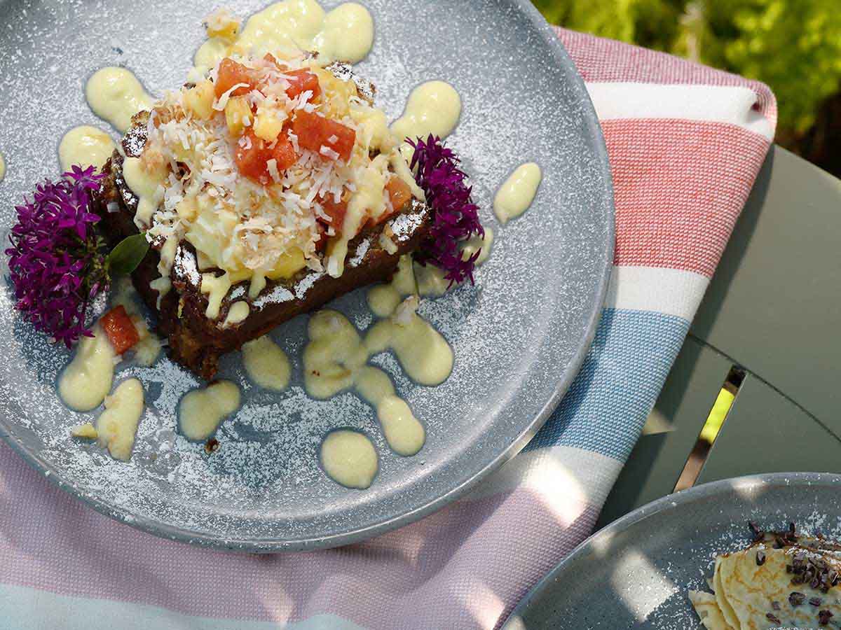 Elements Bar Naples Beach Restaurant | LaPlaya Beach & Golf