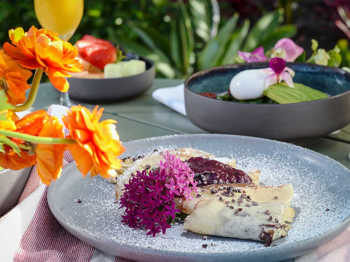Elements Bar Naples Beach Restaurant | LaPlaya Beach & Golf