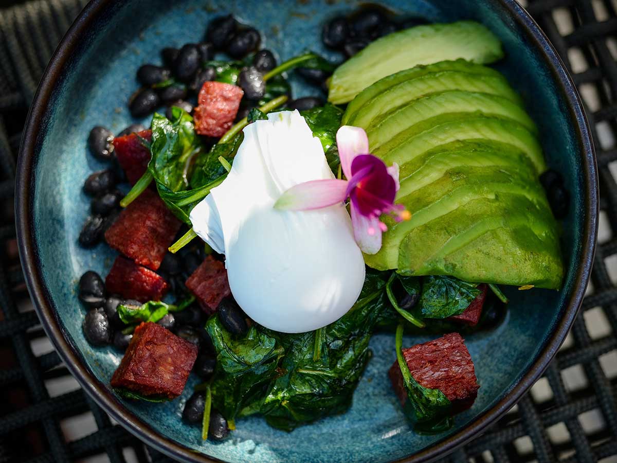 Elements Bar Naples Beach Restaurant | LaPlaya Beach & Golf