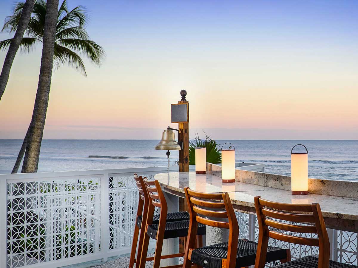 Elements Bar Naples Beach Restaurant | LaPlaya Beach & Golf