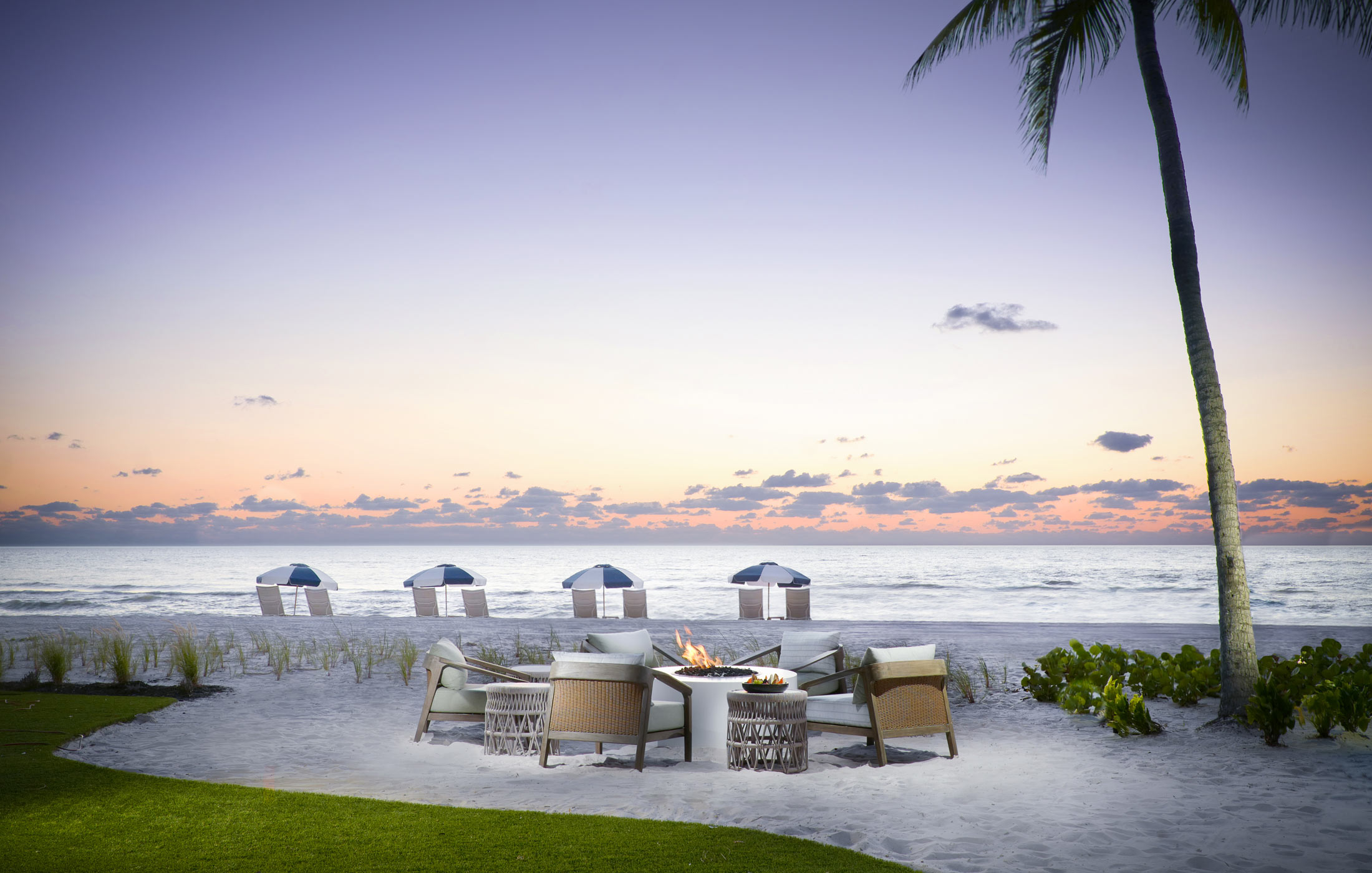 Naples Beachfront Resort with Gulf-View Hotel Rooms