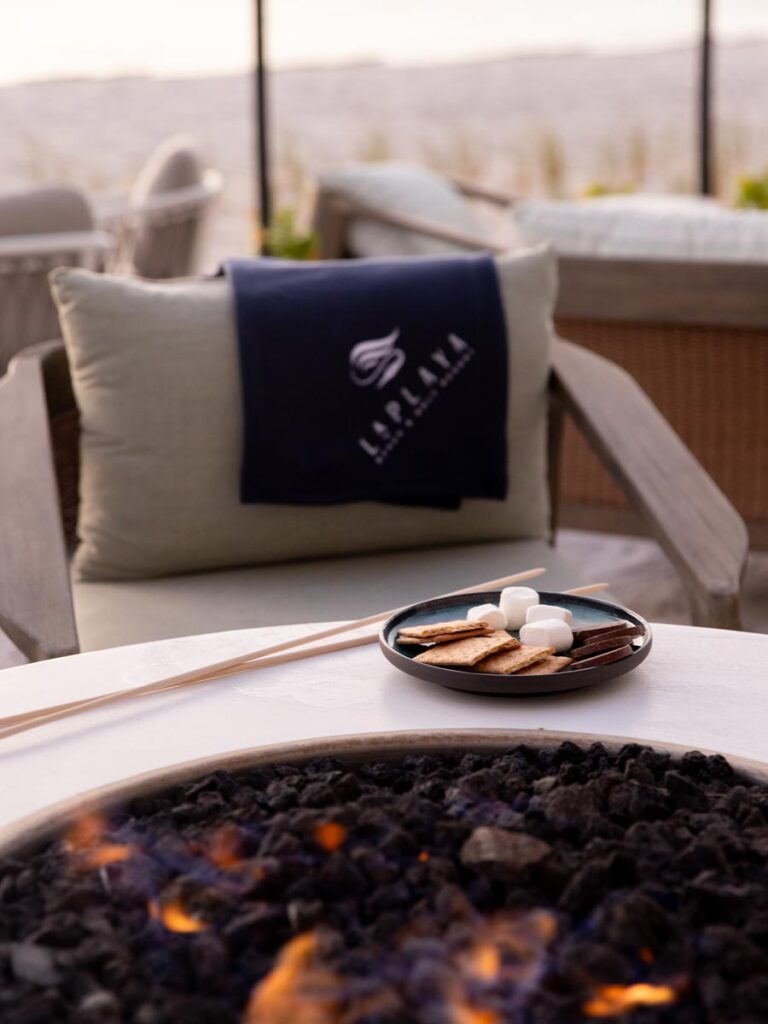 Elements Bar Naples Beach Restaurant | LaPlaya Beach & Golf