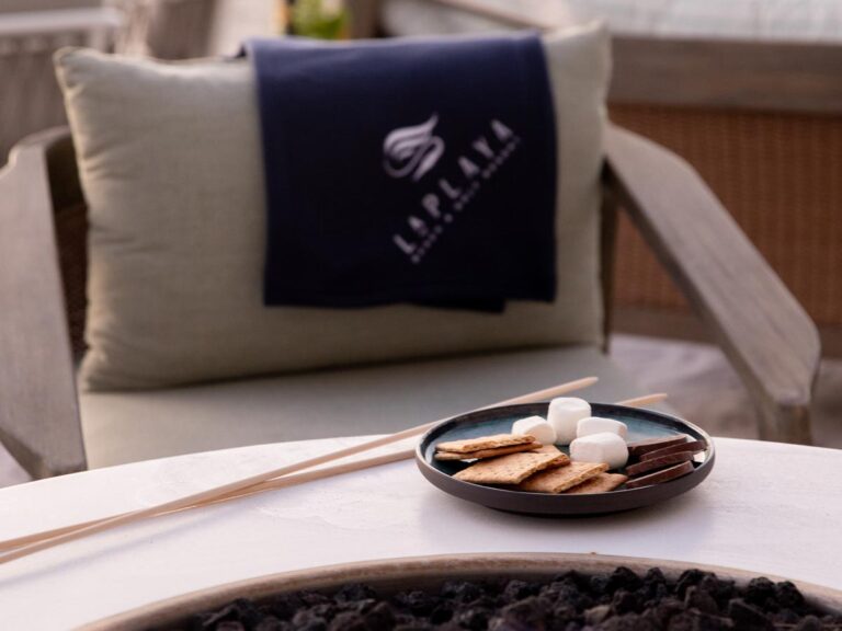 Elements Bar Naples Beach Restaurant | LaPlaya Beach & Golf
