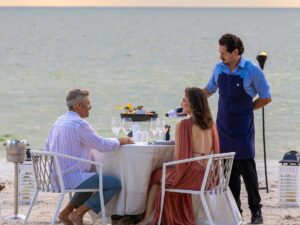 Elements Bar Naples Beach Restaurant | LaPlaya Beach & Golf